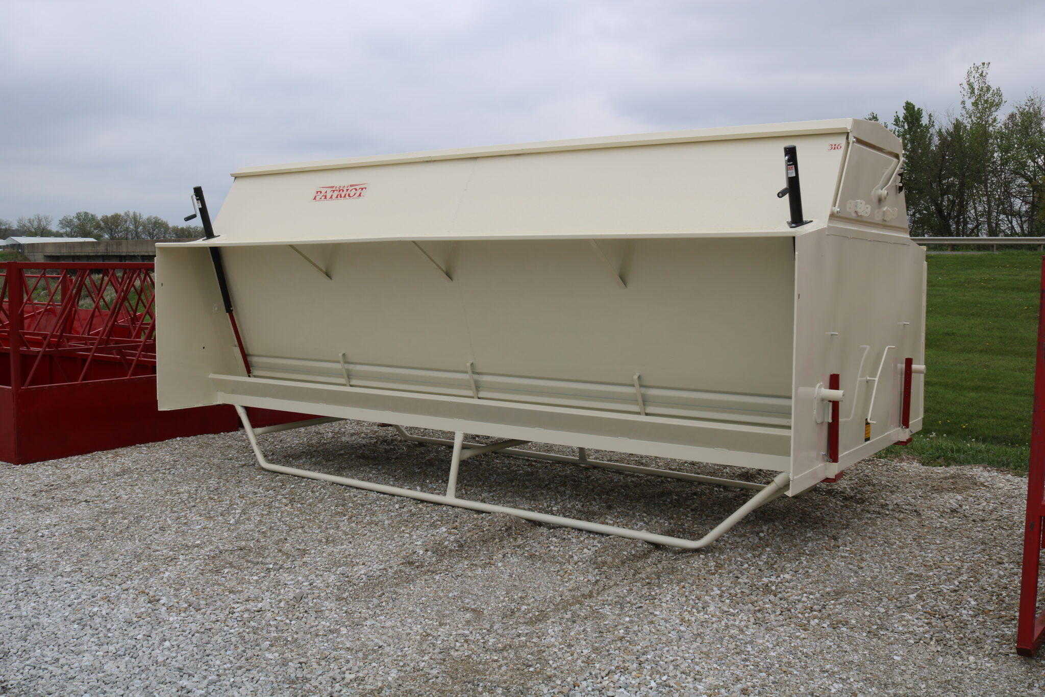 HMC Creep Feeders – Hometown Animal Health